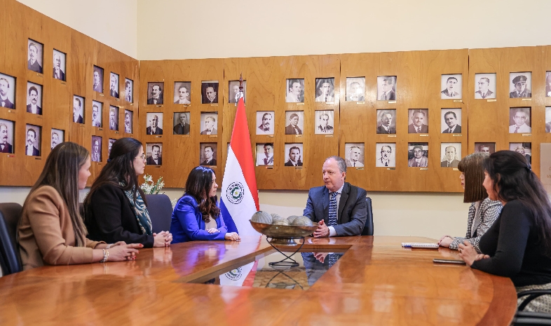 MEF ratifica consolidación de BECAL como política pública | Ministerio ...